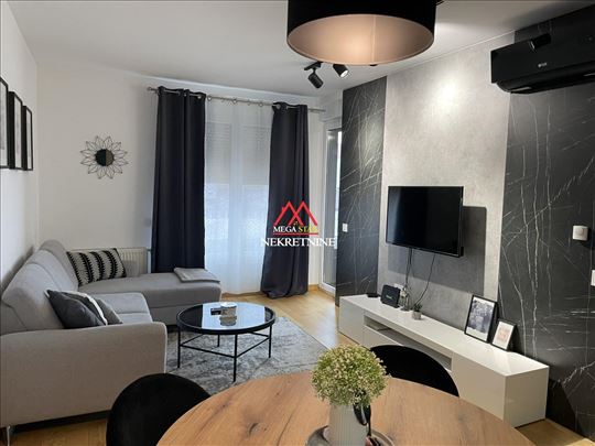 Veoma lep, jednoiposoban - 40m2 - Centar