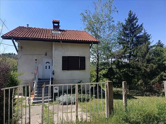 Prodaje se kuca u Grockoj vikend naselje Voloder..