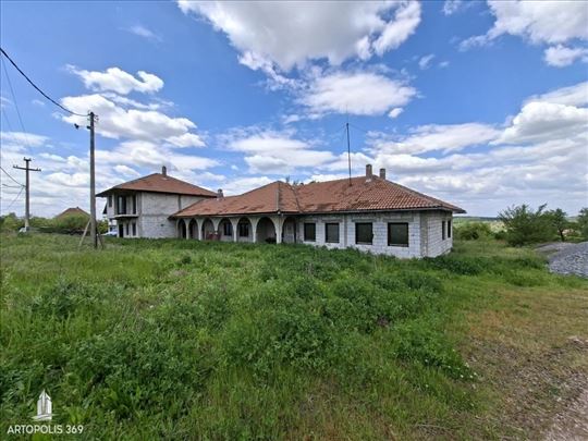 Jedinstvena prilika, dve poslovne zgrade na 115ari