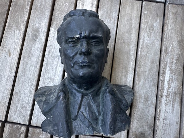 Tito bista