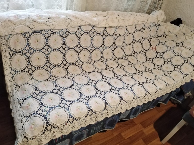 Akcija maj-Stolnjak-prekrivač 270x230-Novo