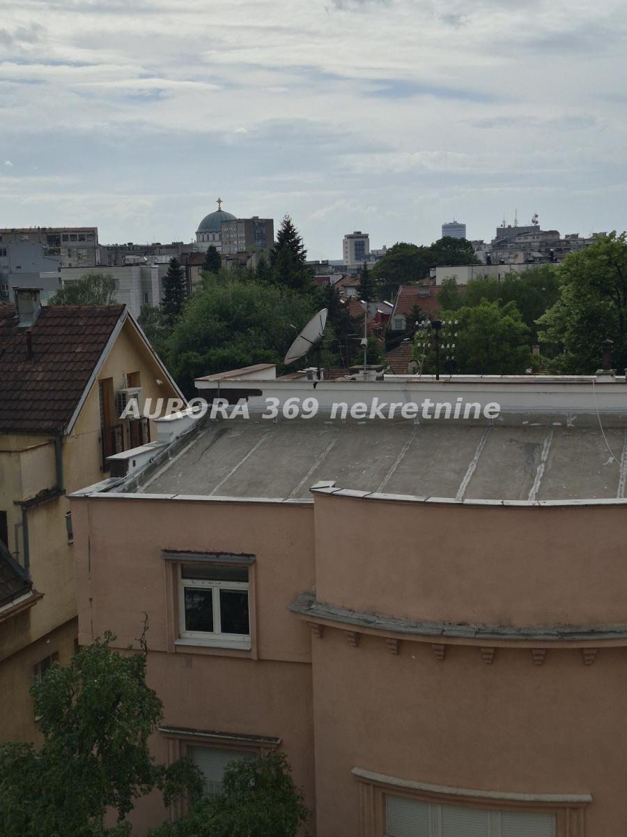 JEDINSTVENA PRILIKA U SRCU VRAČARA, BEOGRAD. POGLED NA HRAM. TROSOBAN DUPLEX, 75m2, DVE TERASE