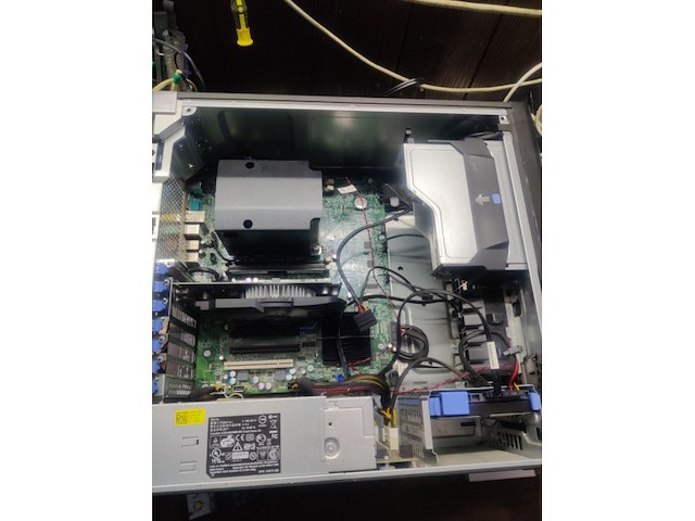 Dell 3600 xeon e5-2609, rx550 2gb, hd 500gb,8gb