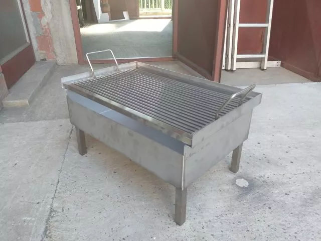 PRENOSIVI ROŠTILJ