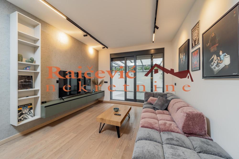 Petrovaradinska, Dvoiposoban stan na prodaju, 54m2, 300.000€