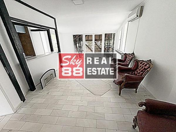 Trosoban stan za izdavanje, 130m2, 1.200€