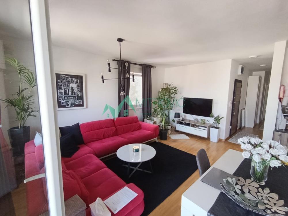Trosoban stan na prodaju, 72m2, 159.650€