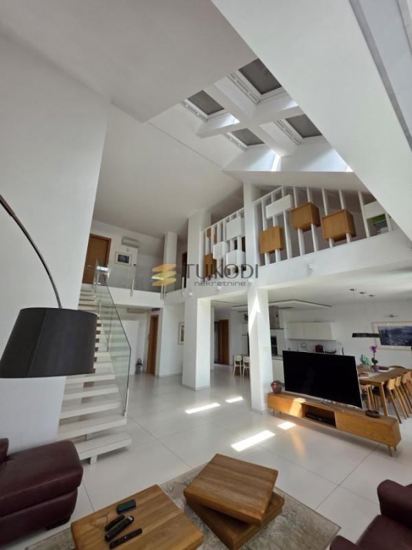 Stan na prodaju, 352m2, 1.420.000€