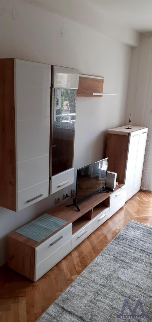 Jednoiposoban stan za izdavanje, 350€