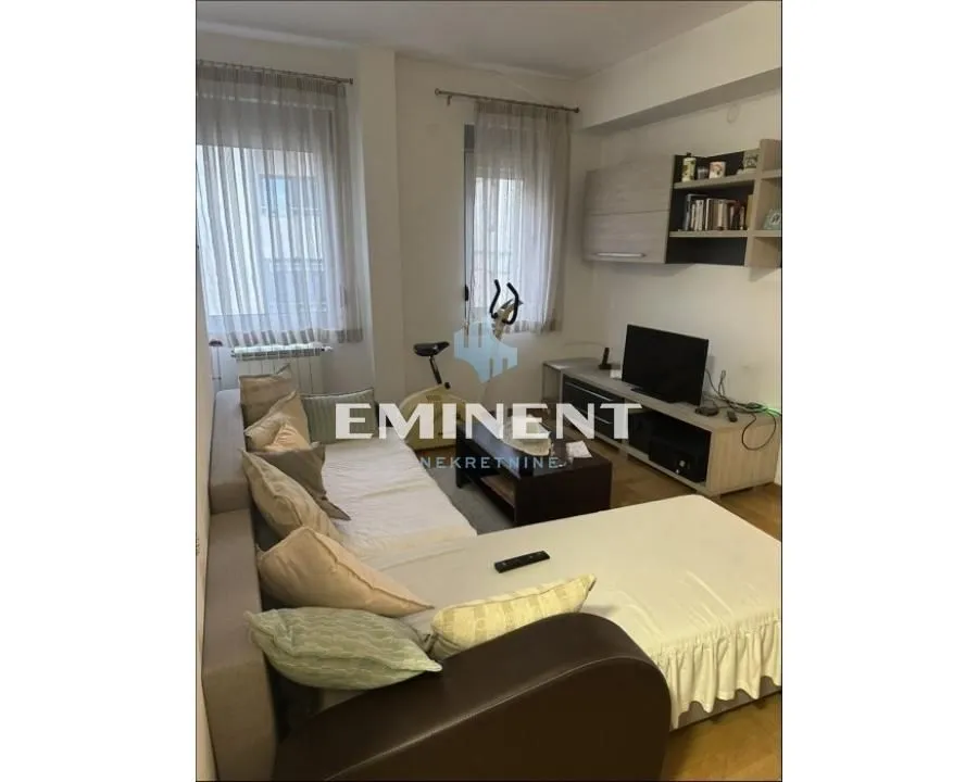 Izdavanje, dvosoban stan, 50m², Zvezdara Sve Podlokacije, Beograd
