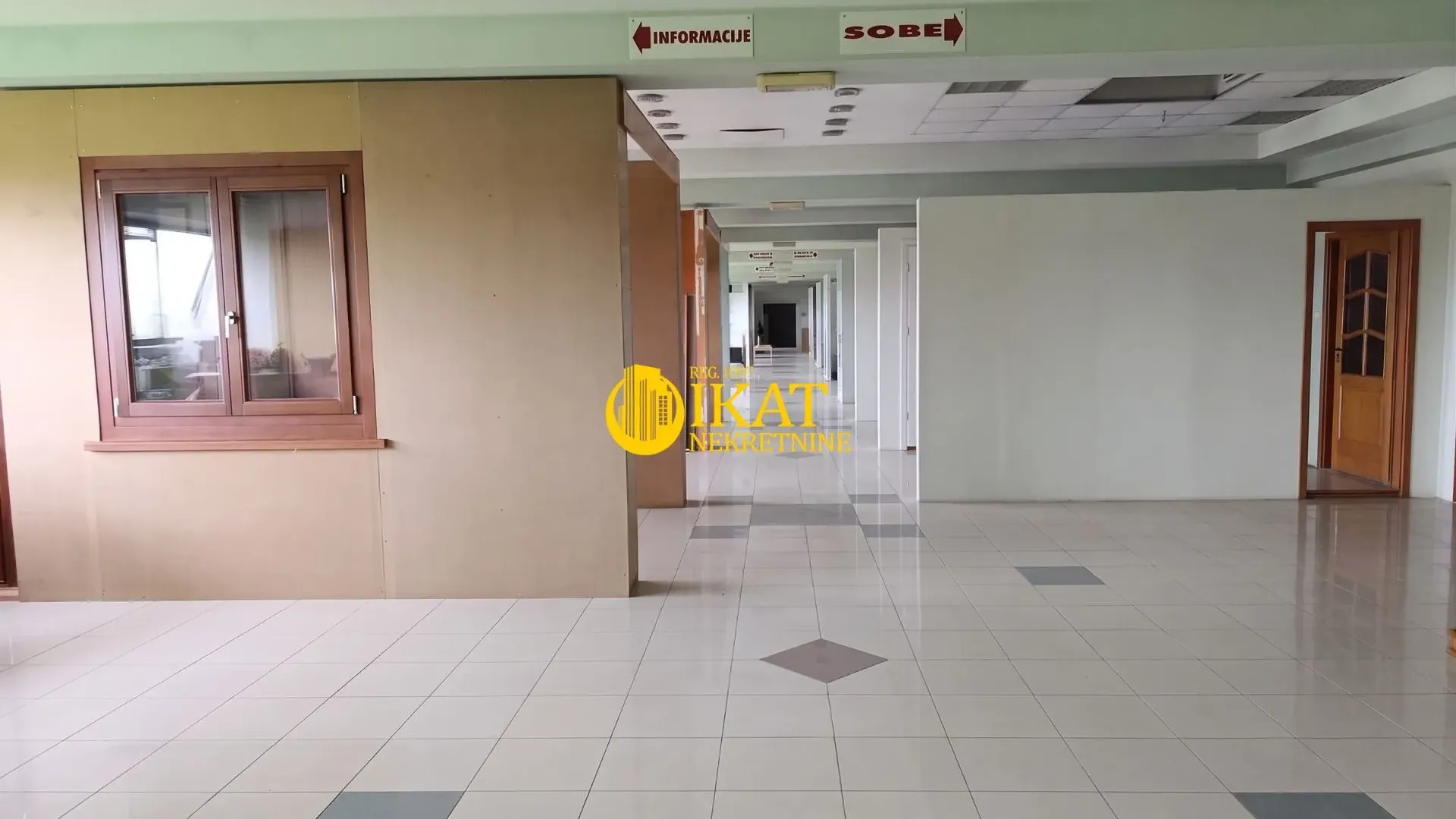 Izdavanje, poslovni prostor, 72m², Borča 1, Borča Sve Podlokacije