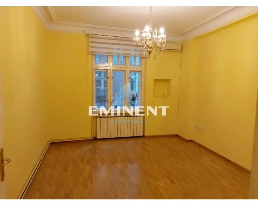Izdavanje, trosoban stan, 70m², Stari Grad, Beograd