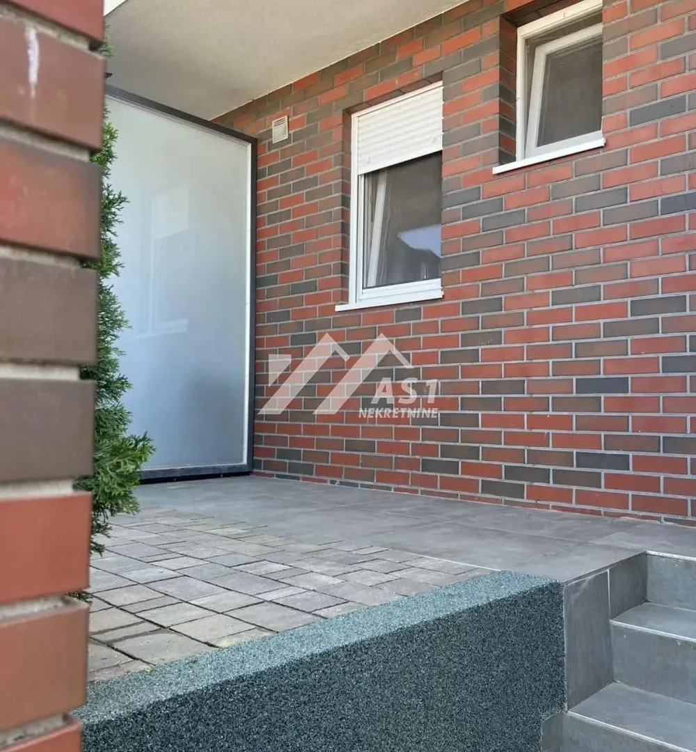 Prodaja, četvorosoban stan, 73m², Karagača, Petrovaradin