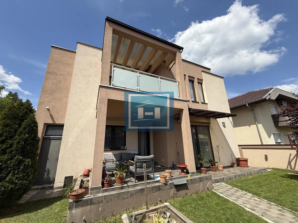 Prodaja, kuća, 240m², Centar, Jagodina