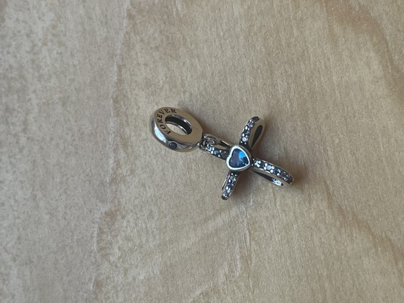 Pandora srebrni krstic S925