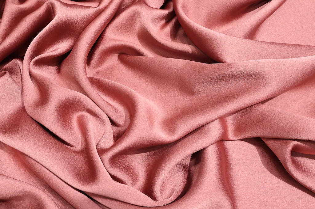 SATEN COREA KREP PE040 – LUKSUZNI PUDER ROZE SATEN SA ELASTINOM I DRHTAVIM PADOM – 67