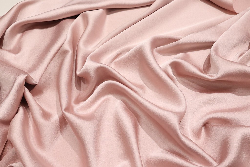 SATEN COREA KREP PE040 – LUKSUZNI ROZE SATEN SA ELASTINOM I DRHTAVIM PADOM – 65