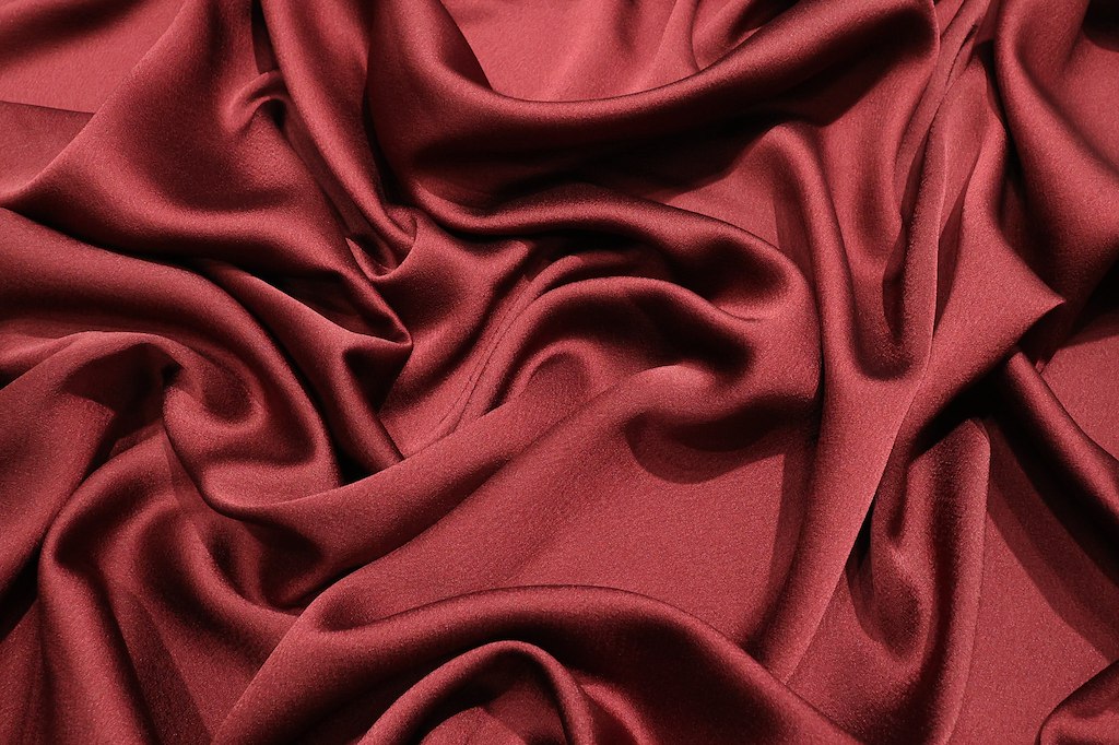 SATEN COREA KREP PE040 – LUKSUZNI BORDO SATEN SA ELASTINOM I DRHTAVIM PADOM – 59