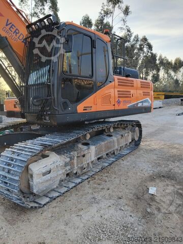 Guseničarski bager
DOSSAN DX300LC - 7K