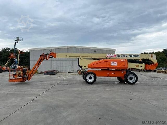 Artikulisan bum lift
JLG 1250AJP