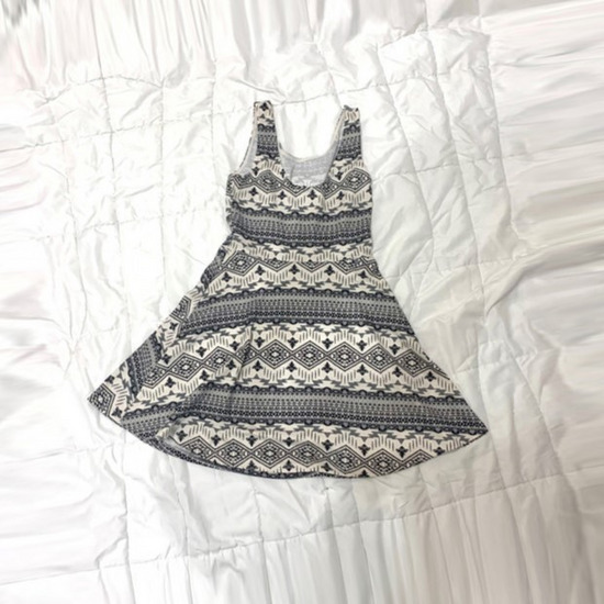 146. H&M haljina letnja A kroja, crno bela