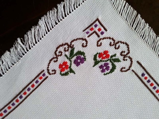 2 Vezena etno miljea 50 x 43 cm - 399 din