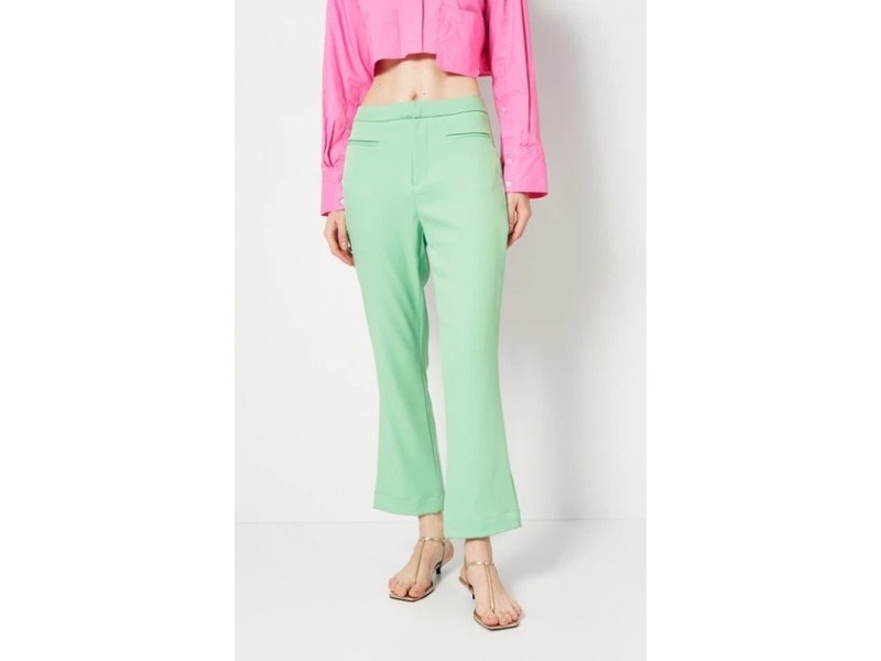*Sinsay* Nove bootcut ankle blago zvonaste pantalone -S