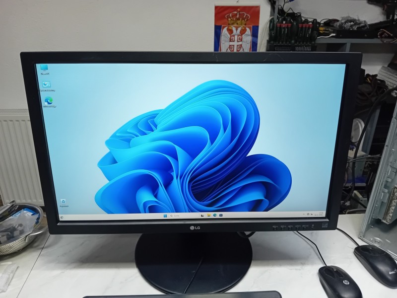 LG monitor 24 inca ispravan FHD LG24MB35 hdmi vga dvi