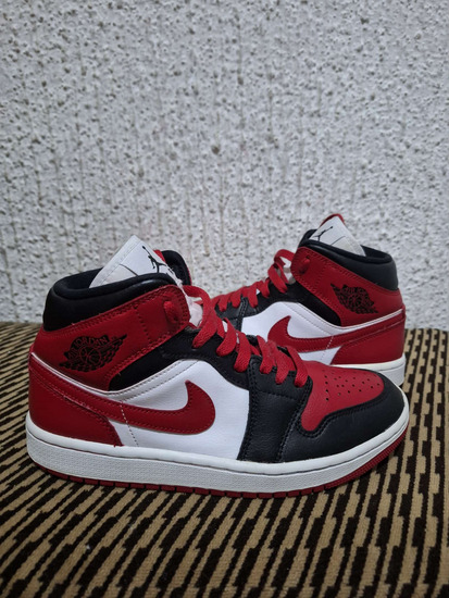 Nike Air Jordan Mid 1 patike original