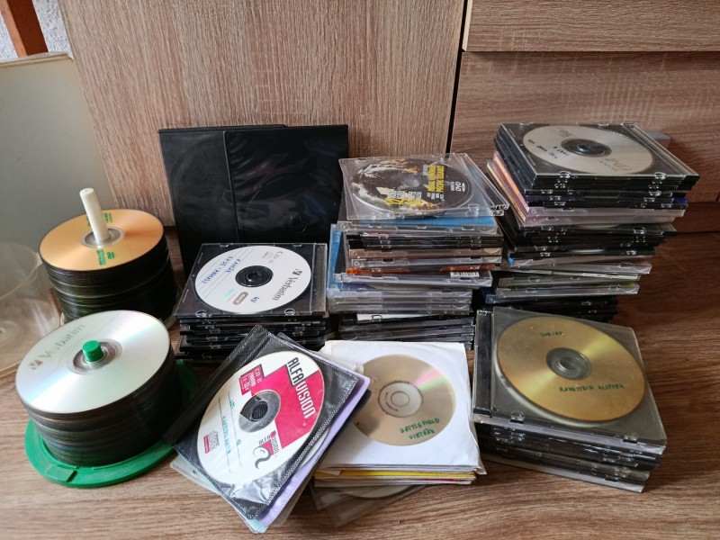 CD-ovi-igrice-filmovi,muzika LOT 225 kom