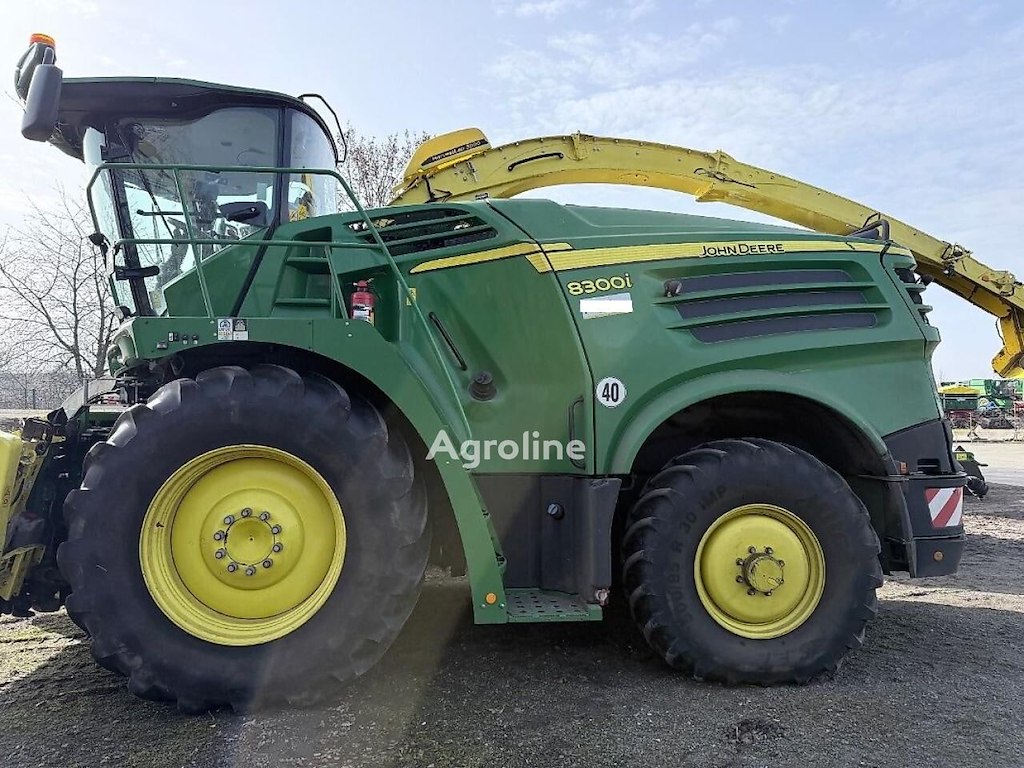 John Deere 8300 krmni kombajn