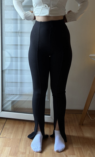 h&m pantalone/sniženo