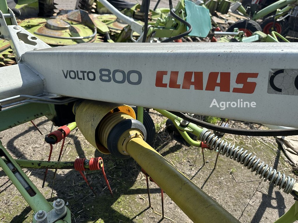 Claas volto 800 prevrtač sena