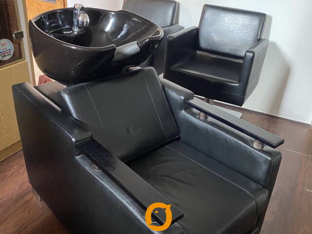 Na prodaju kompletna oprema za frizerski salon