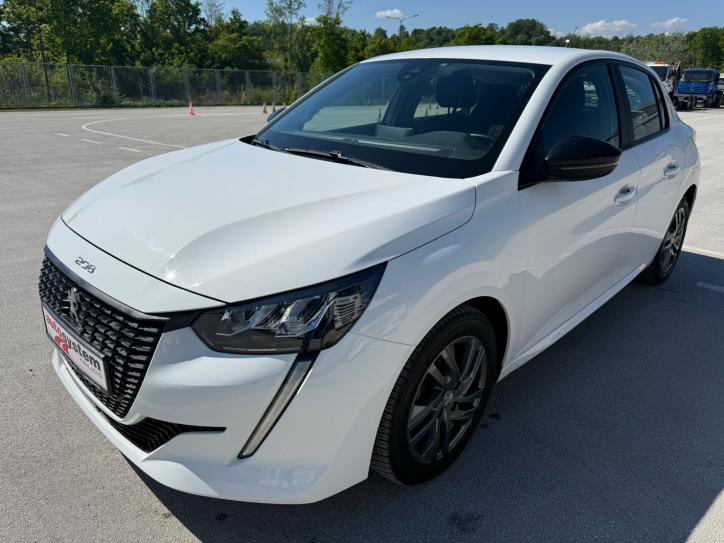 Peugeot 208 1.2 KREDITI NA LICU MESTA