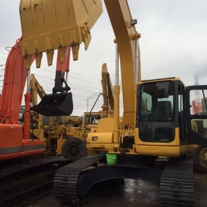 Komatsu PC210-7 bager guseničar