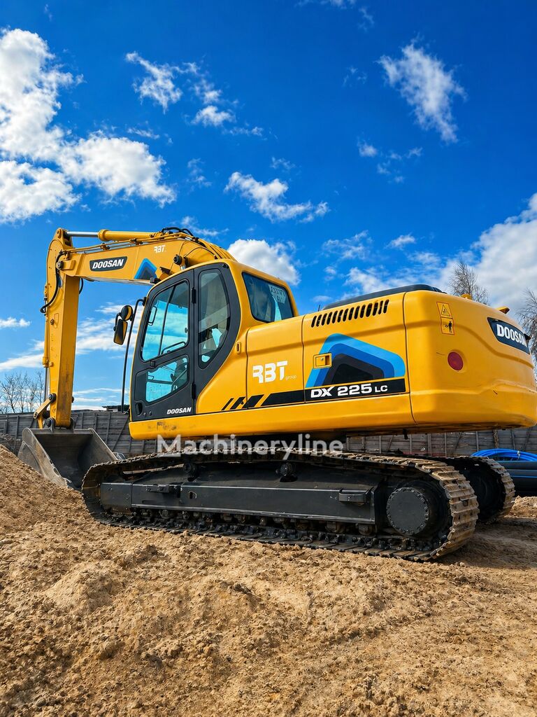 Izdajem Doosan DX220LC bager guseničar