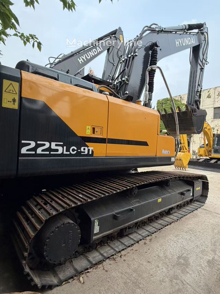 Hyundai R225 bager guseničar