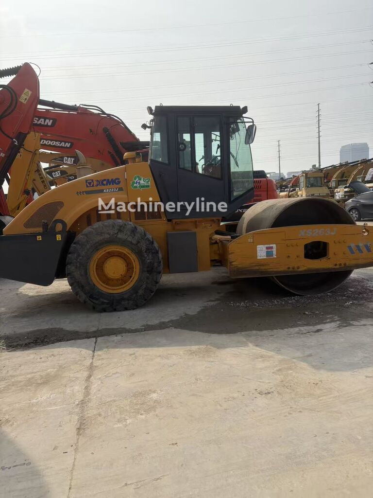 XCMG XS223J kompaktor s jednim valjkom