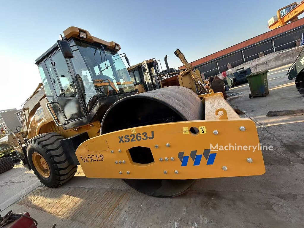 XCMG XS263J kompaktor s jednim valjkom
