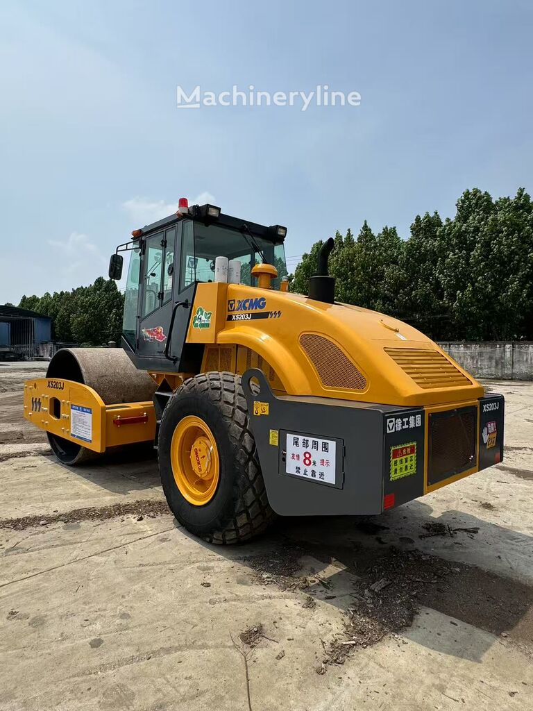 XCMG XS203J kompaktor s jednim valjkom