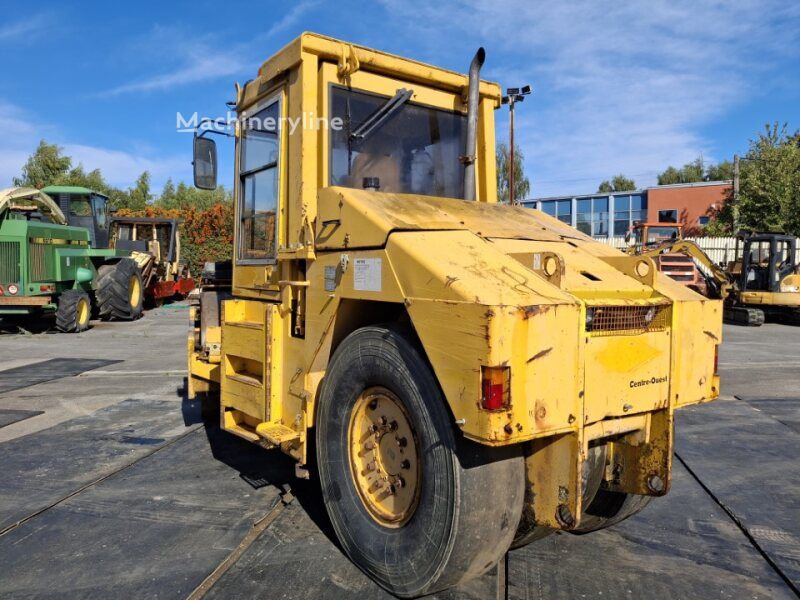 Caterpillar CB 535B kompaktor s jednim valjkom