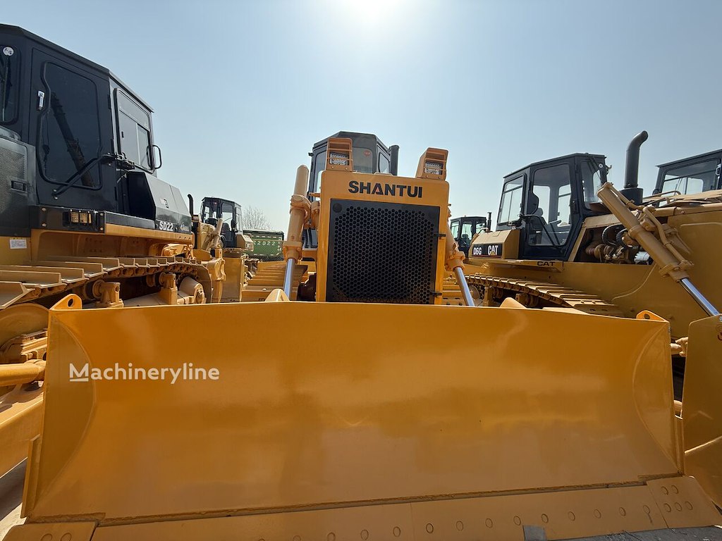 Shantui SD16 buldožer