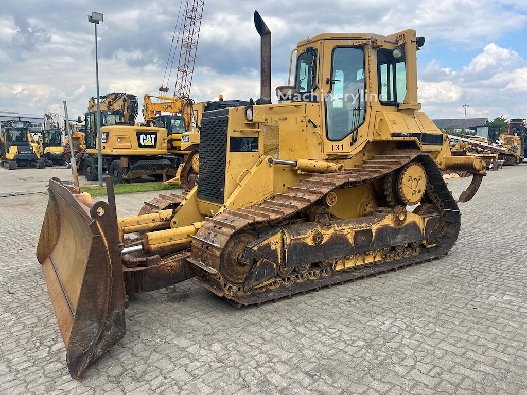Caterpillar D5H . buldožer
