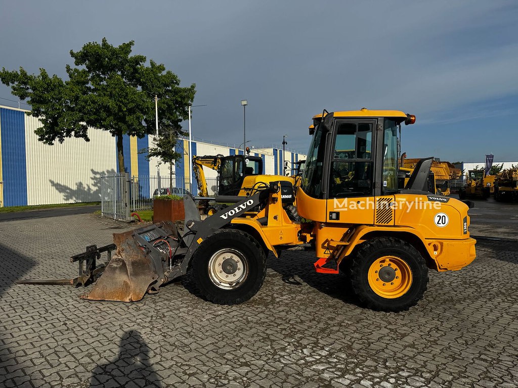 Volvo L30 G . prednji utovarivač