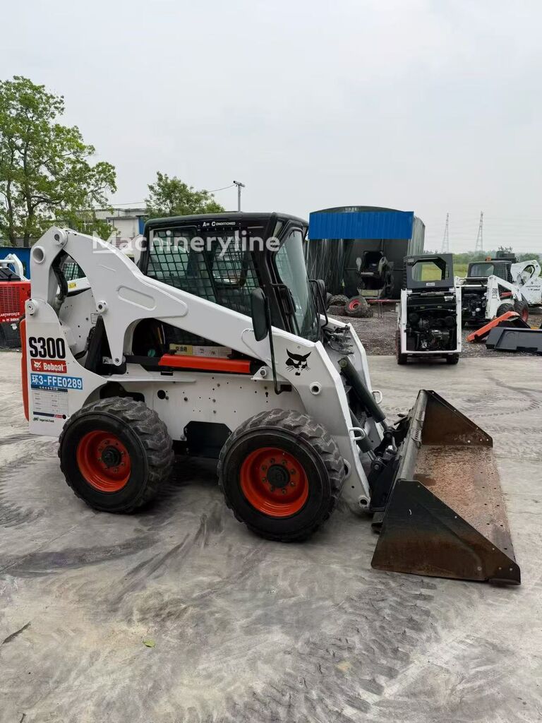 Bobcat S300 mini utovarivač