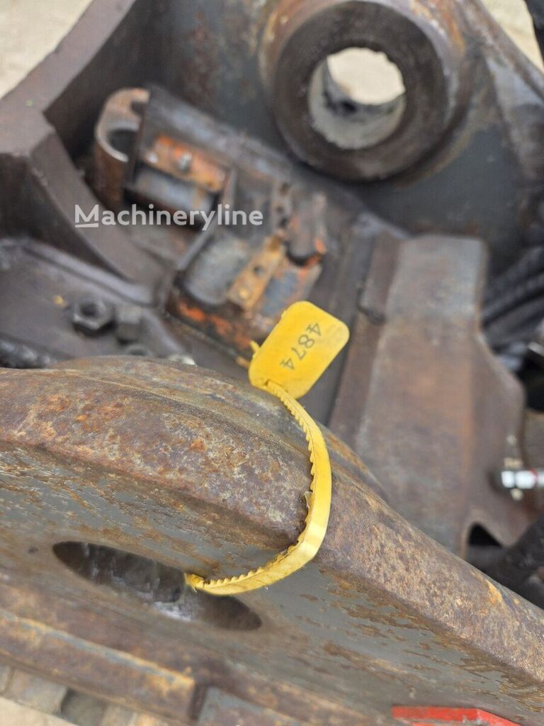 OilQuick OQ80 PIN 90 brza spojnica za Doosan DX300 /Hyundai HX300 bagera
