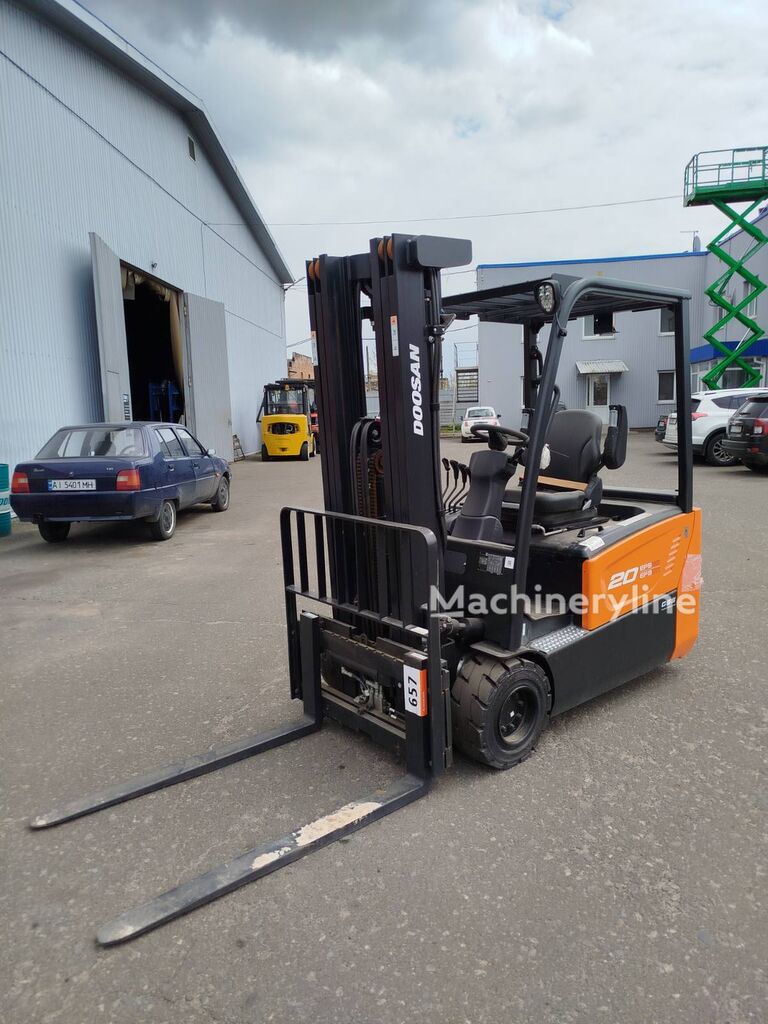 Novi Doosan B20T viljuškar na tri točka