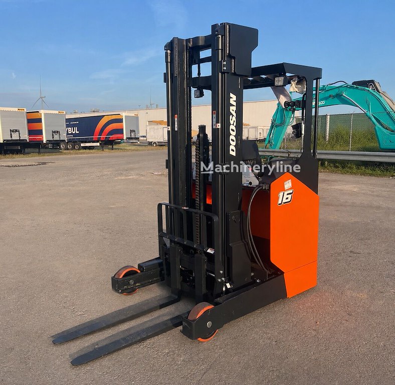 Novi Doosan BR16JW regalni viljuškar