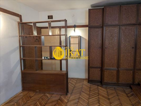 Gornji Dorćol 52m2, veliki potencijal